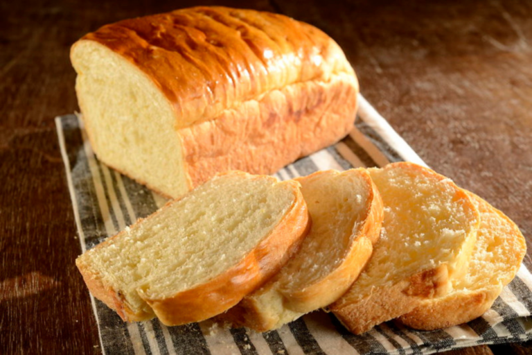 Pão de forma caseiro de liquidificador é só bater os ingredientes e por ...